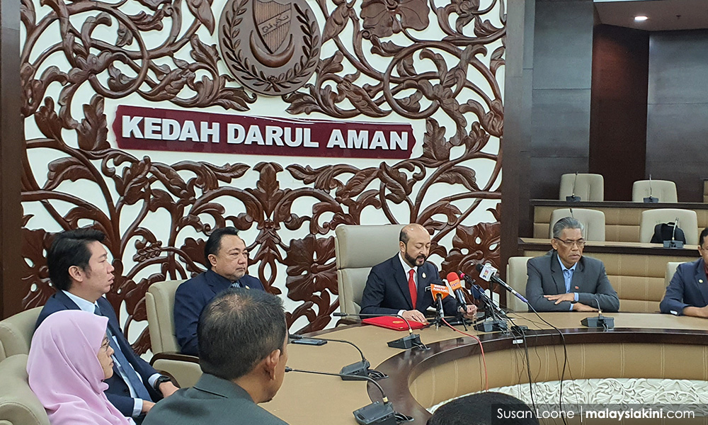Mukhriz announces resignation as Kedah MB