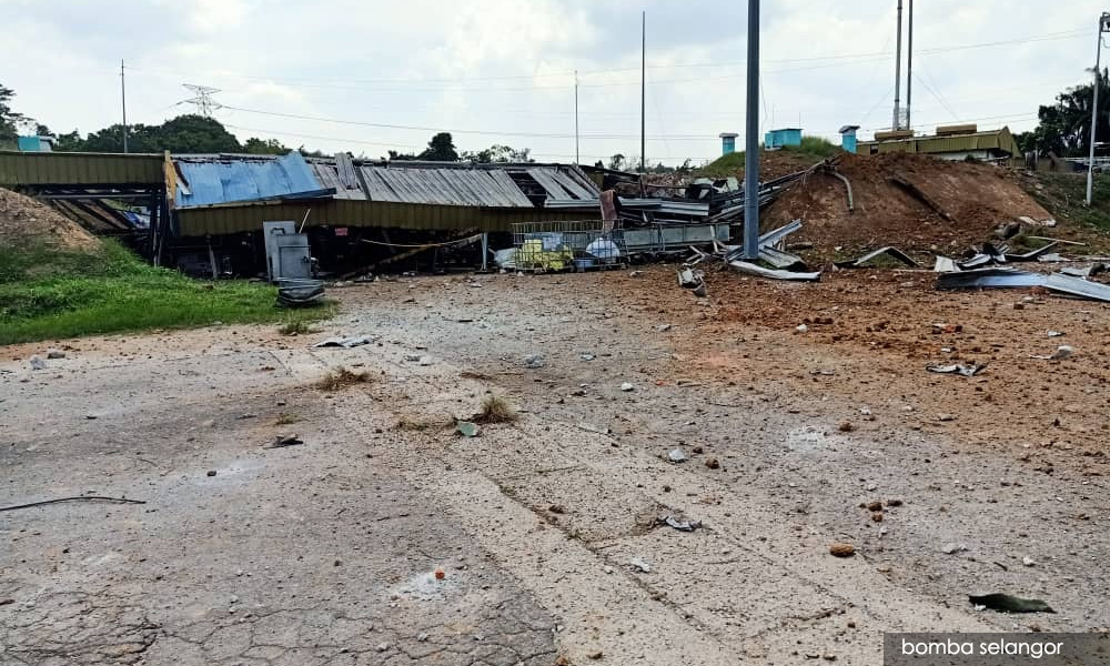 Explosives factory damaged in blast