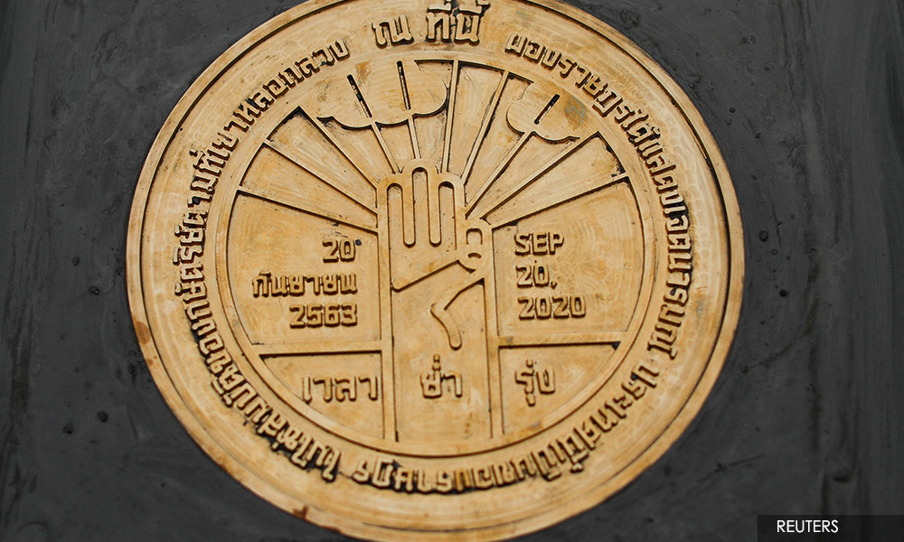 Thai protesters' plaque near palace challenging monarchy removed