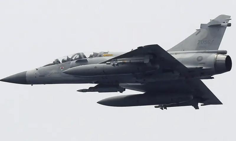 Jet pejuang Taiwan terhempas ke laut semasa latihan, juruterbang selamat