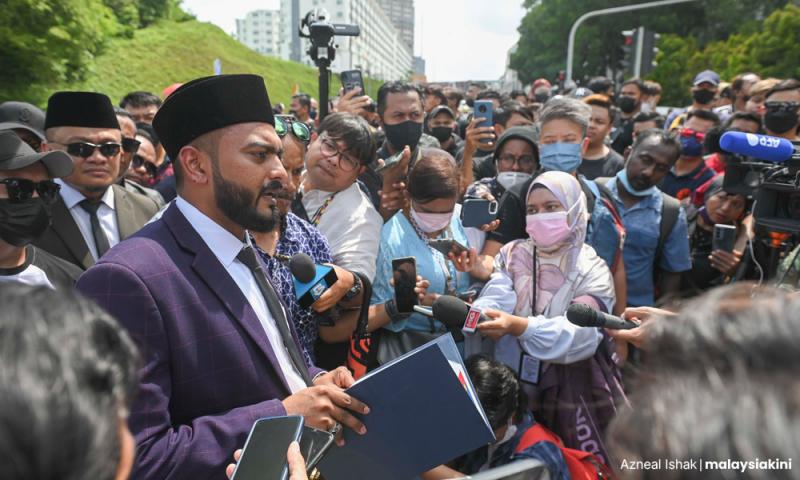 ‘Mana pemimpin Umno, seorang pun tak turun ke istana hari ini’