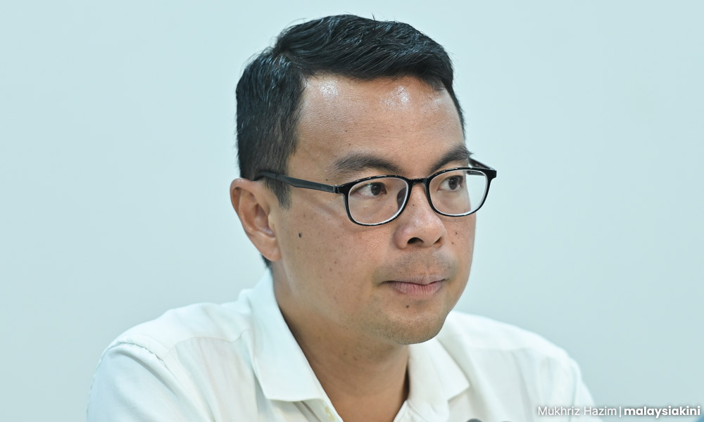 PJ MP offers cheeky salute to Dr M as PAS, Bersatu 'follow his lead'