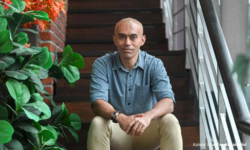 Rapper Altimet grooves to the political beat