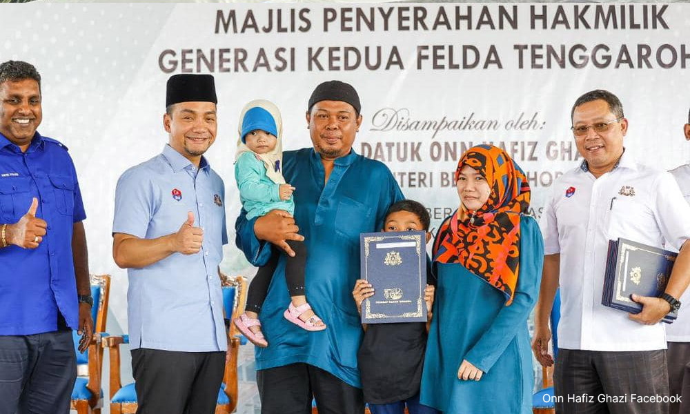 MB sampaikan hak milik tanah pada pada 191 generasi kedua Felda