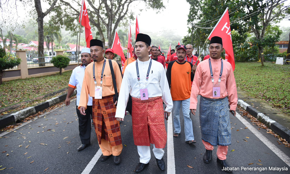 Mentua lawan presiden PAS, Muaz berdepan 'gergasi Umno'