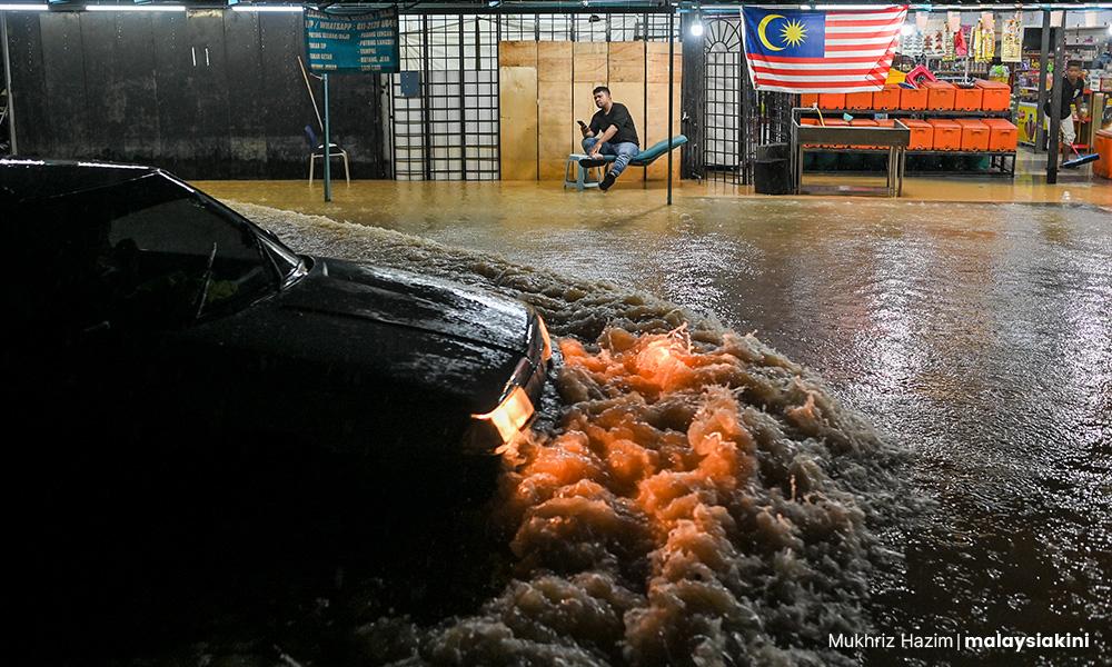 Klang residents advised to be wary of extreme high tide phenomenon