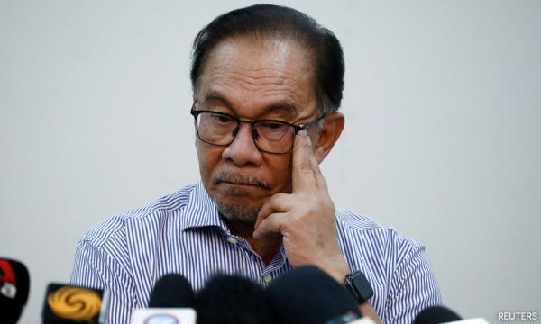 Anwar maintains he has the numbers, hopes for chance to lead country