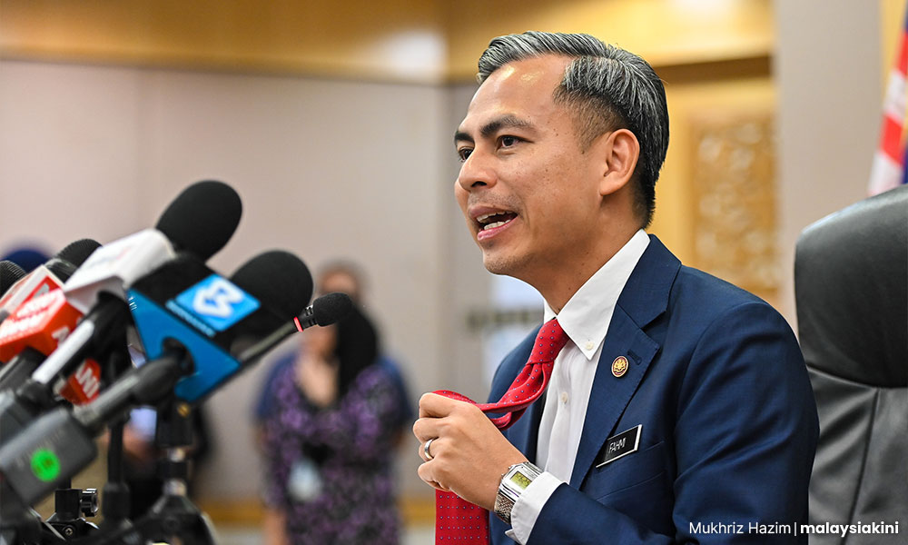 Fahmi unveils 5G Rahmah plan with RM240 phone or less