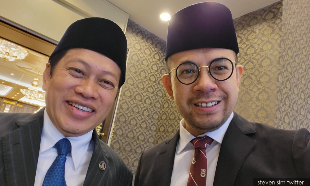 Pantun lupa sengketa: Steven Sim jual, Ahmad Maslan beli