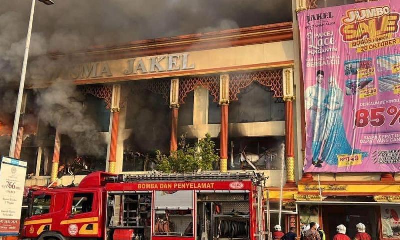 Fire destroys Jakel Shah Alam three-storey shop lot