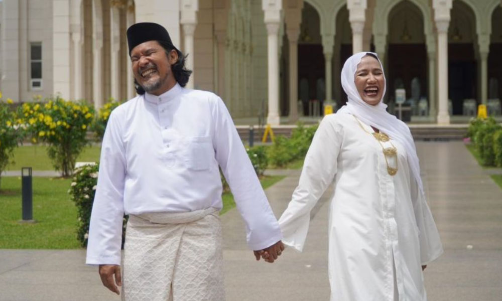 Rashidi kahwini pengarah Kampung People