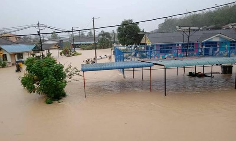 Over 200 Southern Volunteers start post-flood mission in Segamat