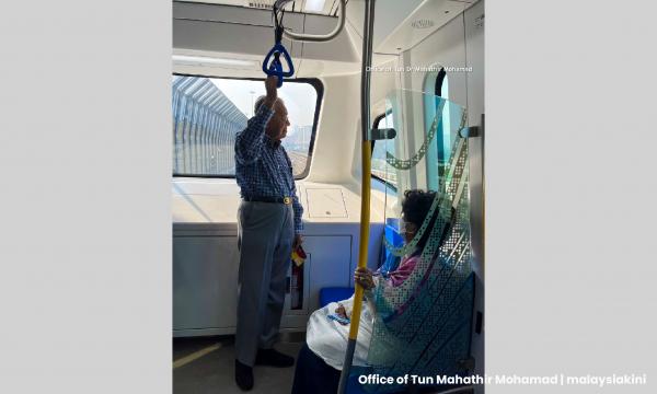 Dr M impressed after ride on 'expensive' MRT