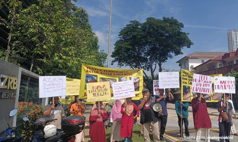 Residents stage protest, demand compensation for flood damage