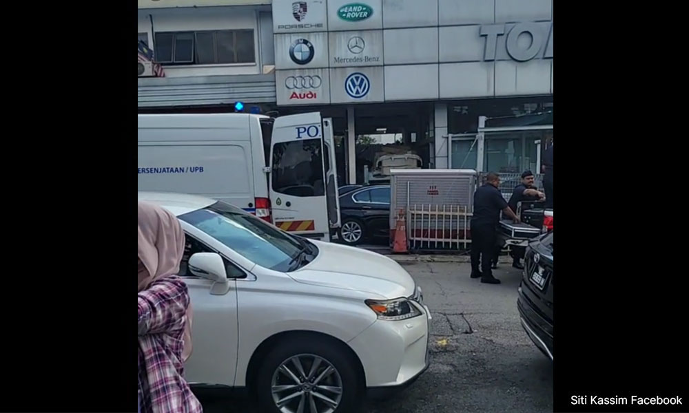 Polis: Bom di kereta Siti Kasim dalam keadaan 'switch off'