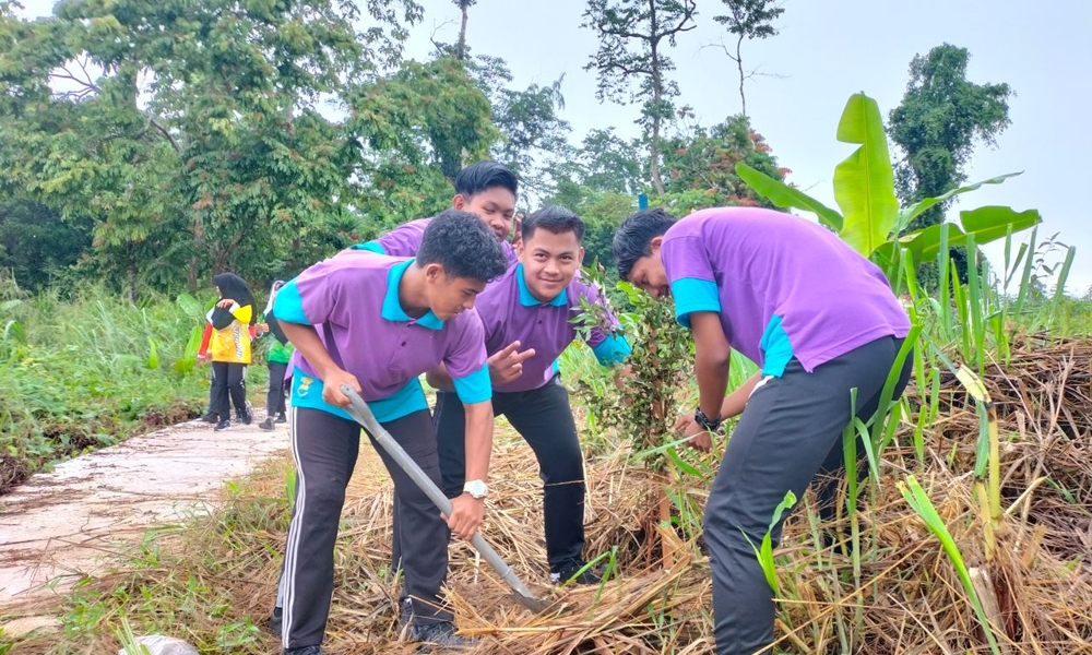 Hijau bumi Tuhan: Menanam hutan di sekolah