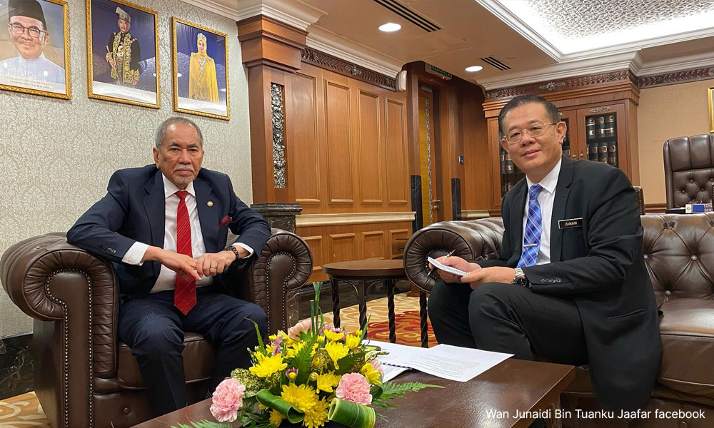 Parliament gets new chief administrator