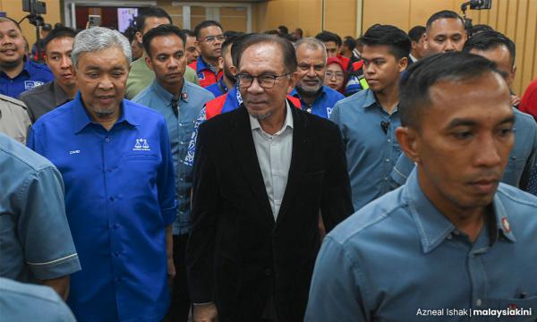 Cooperation between govt and Umno, BN still going well - Anwar