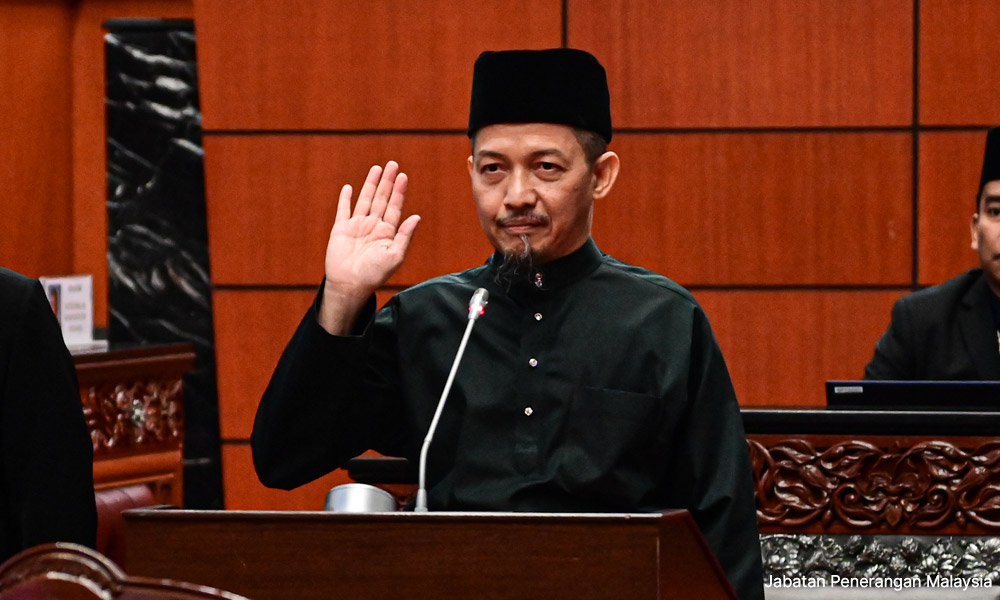 Nik Abduh sworn in as senator