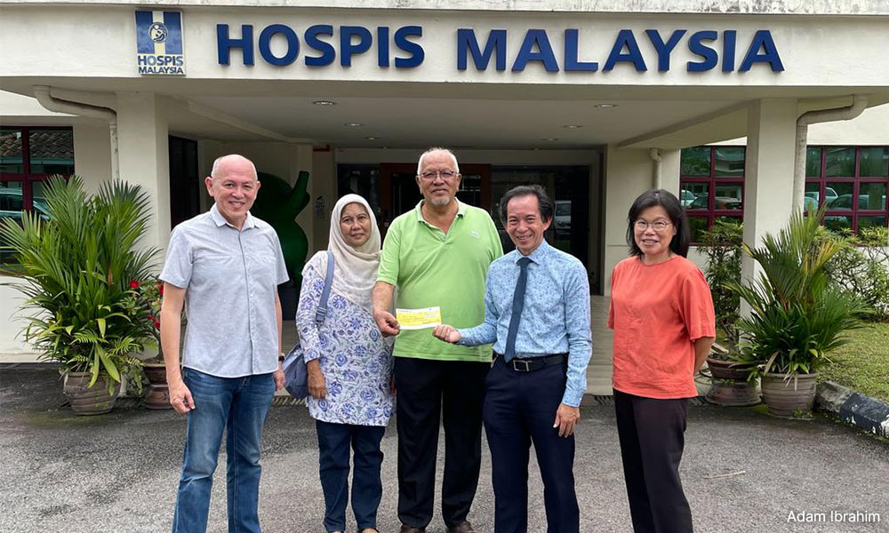 Family of late Haris Ibrahim gives excess RM150k donation to Hospis ...