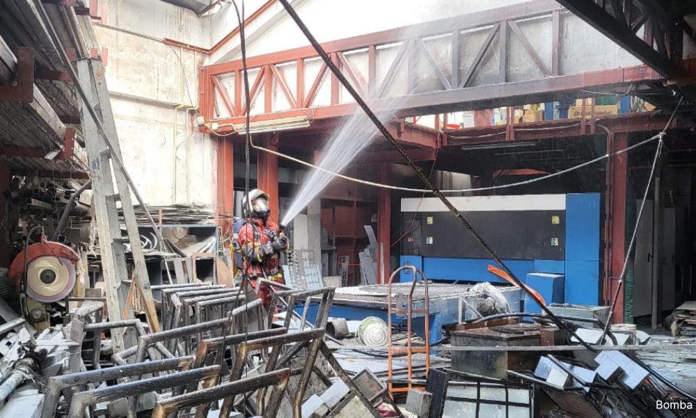 2 killed, 2 hurt in gas explosion at factory