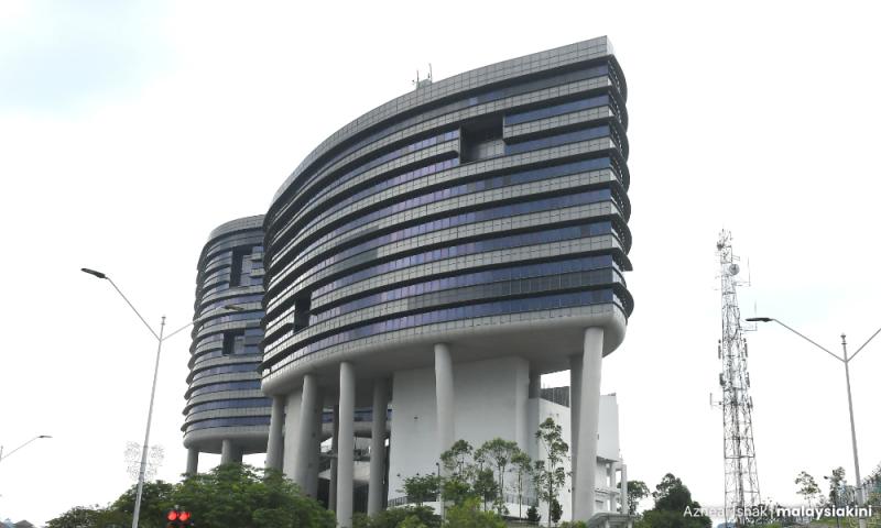 Rasuah RM5 juta, hadiah Lamborghini - SPRM siasat bekas menteri