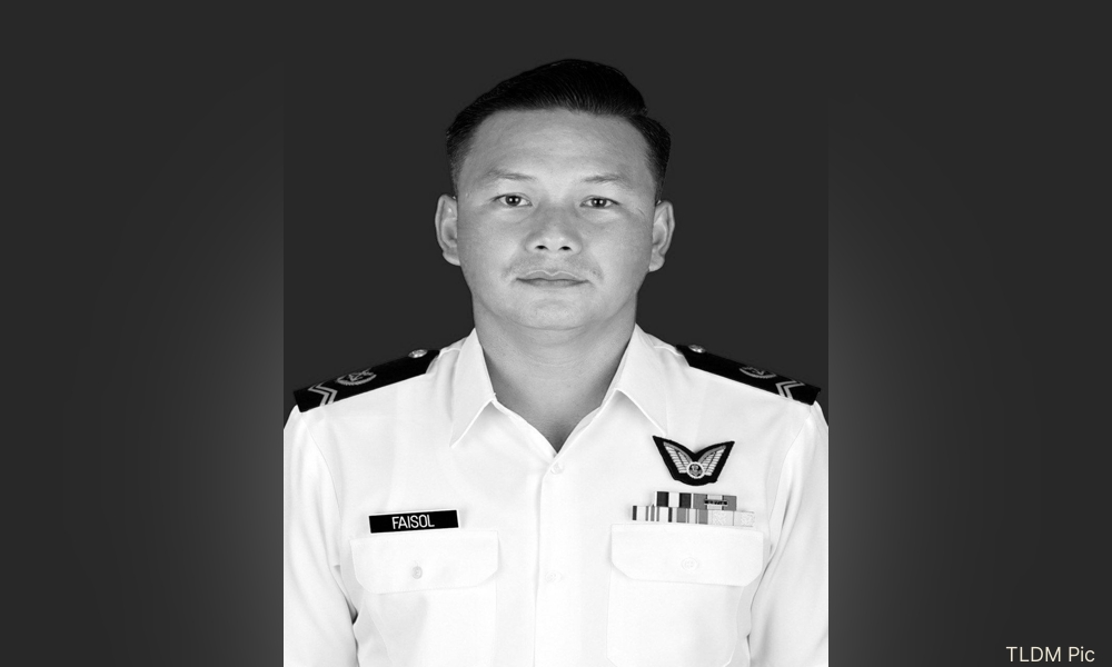 Nahas heli TLDM: Muhammad Faisol minta bergambar kali terakhir - kakak