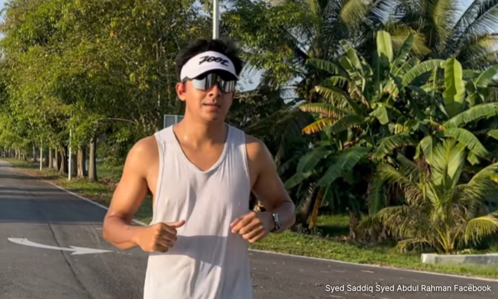 Syed Saddiq arrives in Selangor on 200km protest run from Muar