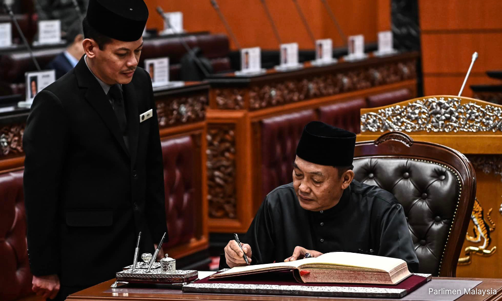 Awang Bemee dilantik sebagai presiden Dewan Negara