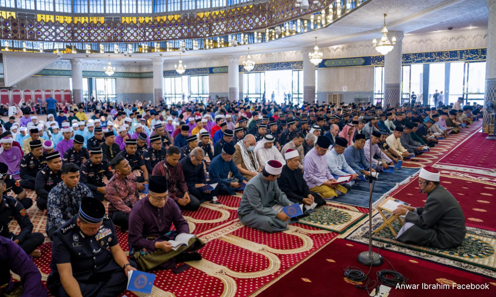 Anwar sertai 3,000 jemaah solat jenazah ghaib untuk Ismail Haniyeh