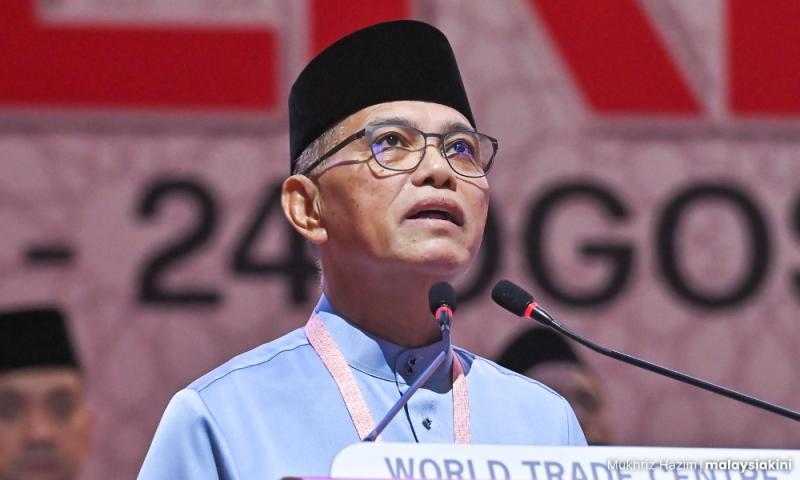 'Orang Umno belum pernah berguling atas jalan pegang bendera DAP'