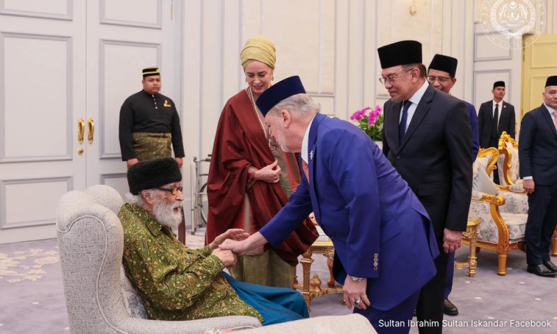 King bestows 'royal professor' title on eminent scholar, philosopher