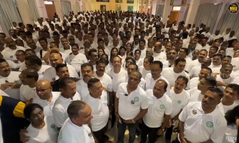 'Hidup Bossku' rings out at MIC's Batu Caves temple prayer session for Najib