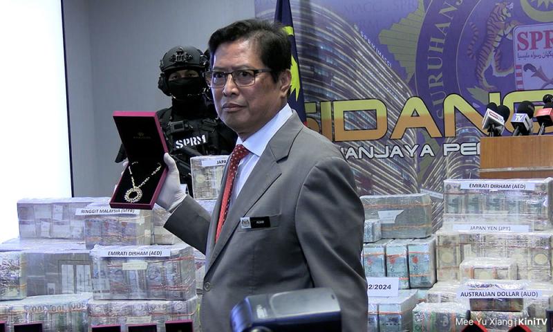 Anwar: Belum ada keputusan mengenai lanjutan kontrak Azam Baki