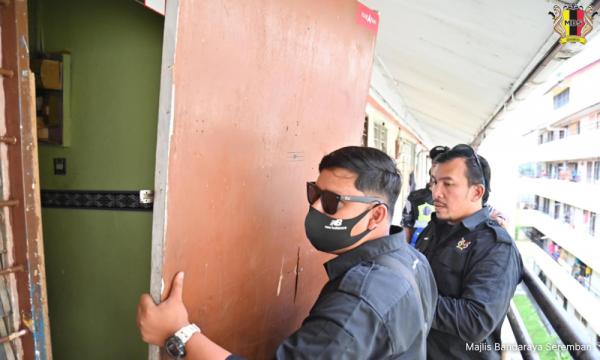 Rent out flats to sub-tenants, not remove their doors, PSM tells Seremban council