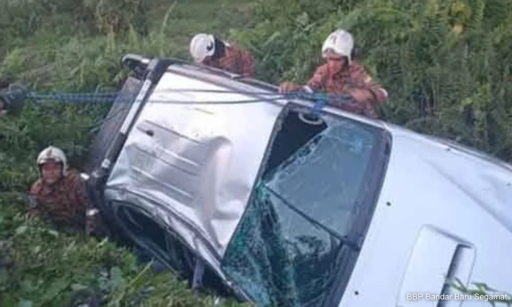 Kereta terjunam dalam gaung, bapa dan anak maut