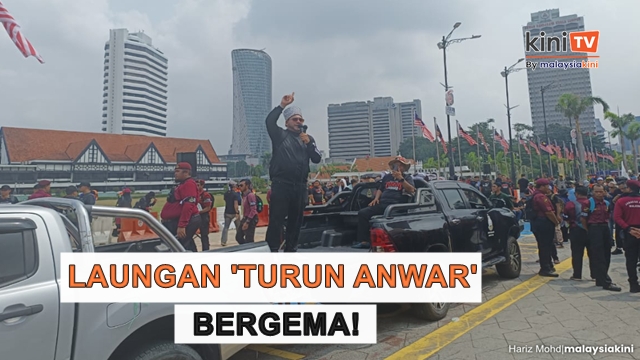 Laungan 'Turun Anwar' bergema di Dataran Merdeka